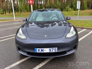 Grey Tesla Model 3 2021 in Riga, with an engine capacity of 0.00 L and mileage of 276 thousand km for 18800 €, photo 4 on AUTOMOTO.COM.LV