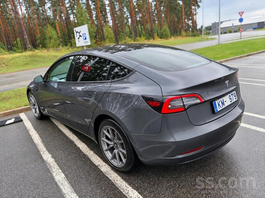 Grey Tesla Model 3 2021 in Riga, with an engine capacity of 0.00 L and mileage of 276 thousand km for 18800 €, photo 7 on AUTOMOTO.COM.LV