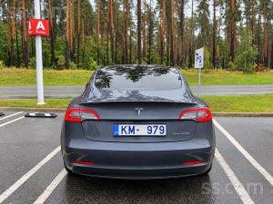 Grey Tesla Model 3 2021 in Riga, with an engine capacity of 0.00 L and mileage of 276 thousand km for 18800 €, photo 8 on AUTOMOTO.COM.LV