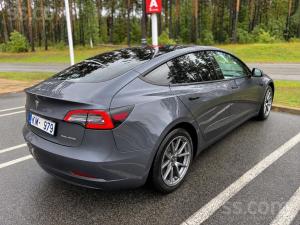 Grey Tesla Model 3 2021 in Riga, with an engine capacity of 0.00 L and mileage of 276 thousand km for 18800 €, photo 9 on AUTOMOTO.COM.LV