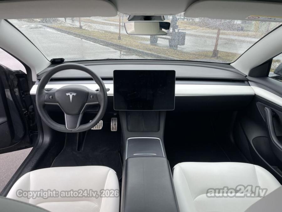 Grey Tesla Model 3 2022 in Tallinn, with an engine capacity of 0.00 L and mileage of 120 thousand km for 26900 €, photo 6 on AUTOMOTO.COM.LV