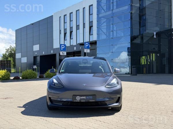 Pelēks Tesla Model 3 2022 Rīga, ar dzinēja tilpumu 0.00 L un nobraukumu 50 tūkst. km par 34900 €, foto 1 vietnē AUTOMOTO.COM.LV