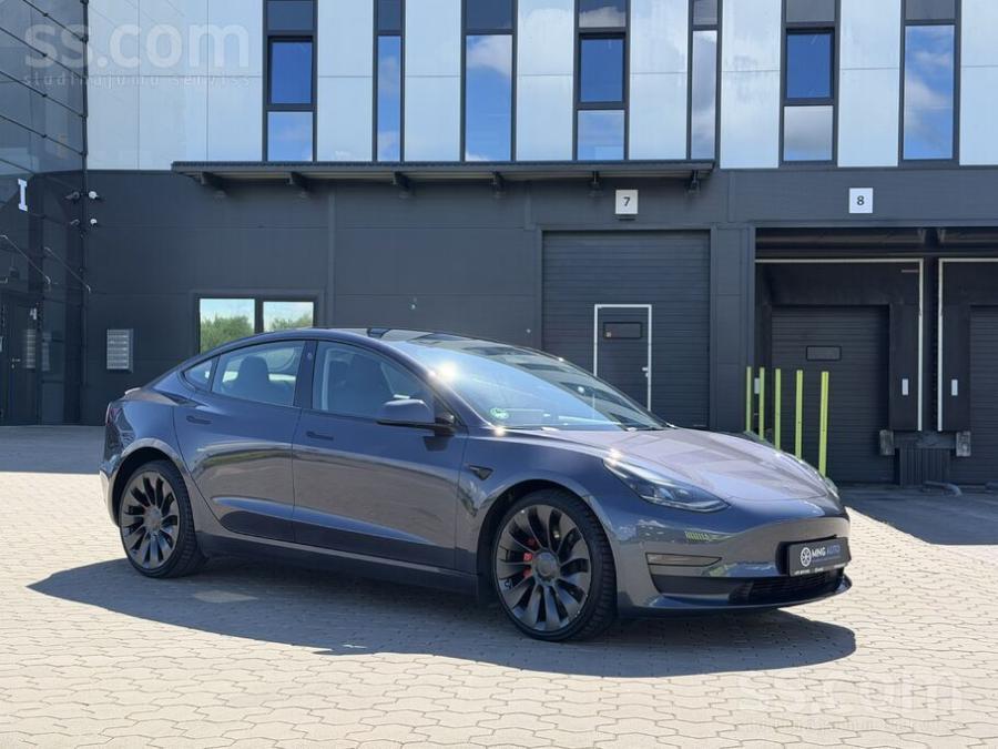 Grey Tesla Model 3 2022 in Riga, with an engine capacity of 0.00 L and mileage of 50 thousand km for 34900 €, photo 3 on AUTOMOTO.COM.LV