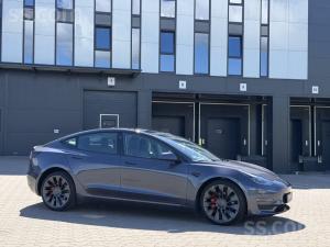 Grey Tesla Model 3 2022 in Riga, with an engine capacity of 0.00 L and mileage of 50 thousand km for 34900 €, photo 4 on AUTOMOTO.COM.LV