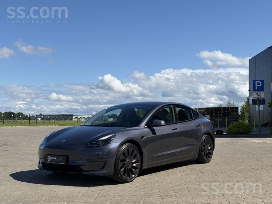 Grey Tesla Model 3 2022 in Riga, with an engine capacity of 0.00 L and mileage of 50 thousand km for 34900 €, photo 5 on AUTOMOTO.COM.LV