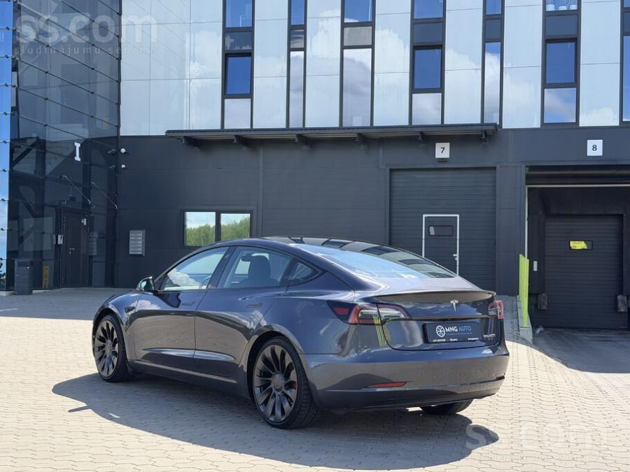 Grey Tesla Model 3 2022 in Riga, with an engine capacity of 0.00 L and mileage of 50 thousand km for 34900 €, photo 8 on AUTOMOTO.COM.LV