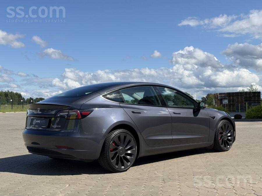 Grey Tesla Model 3 2022 in Riga, with an engine capacity of 0.00 L and mileage of 50 thousand km for 34900 €, photo 9 on AUTOMOTO.COM.LV