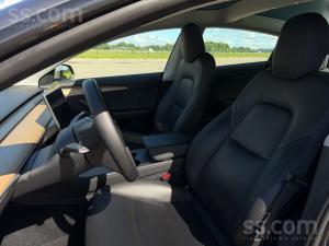 Grey Tesla Model 3 2022 in Riga, with an engine capacity of 0.00 L and mileage of 50 thousand km for 34900 €, photo 11 on AUTOMOTO.COM.LV