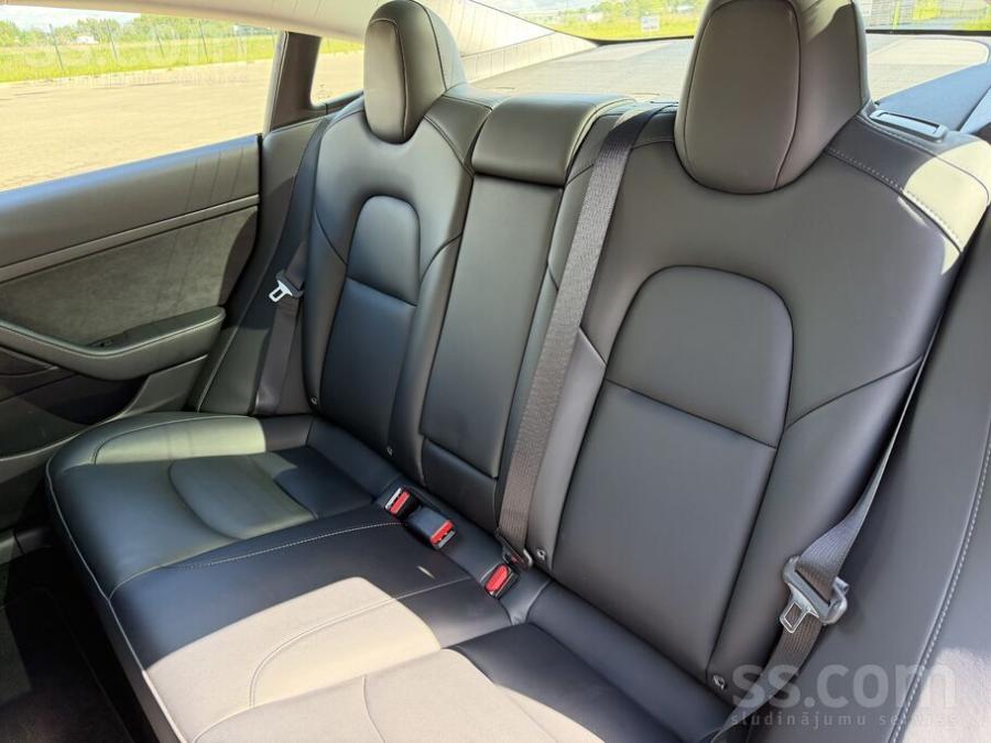 Grey Tesla Model 3 2022 in Riga, with an engine capacity of 0.00 L and mileage of 50 thousand km for 34900 €, photo 19 on AUTOMOTO.COM.LV