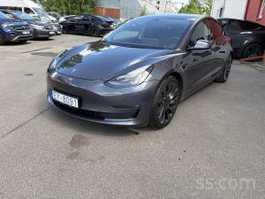 Серый Тесла Модель 3 2022 в Рига, объемом двигателя 0.00 л и пробегом 124 тыс. км за 27300 €, фото  на AUTOMOTO.COM.LV