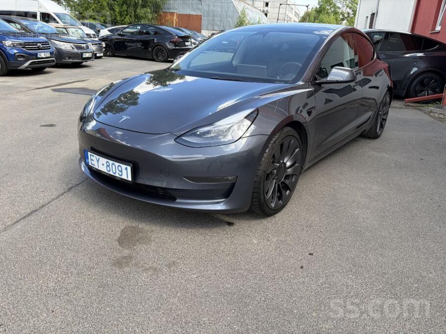 Grey Tesla Model 3 2022 in Riga, with an engine capacity of 0.00 L and mileage of 124 thousand km for 27300 €, photo 1 on AUTOMOTO.COM.LV