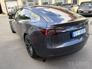Grey Tesla Model 3 2022 in Riga, with an engine capacity of 0.00 L and mileage of 124 thousand km for 27300 €, photo 5 on AUTOMOTO.COM.LV