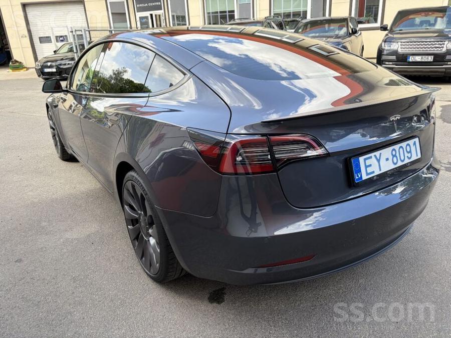 Grey Tesla Model 3 2022 in Riga, with an engine capacity of 0.00 L and mileage of 124 thousand km for 27300 €, photo 5 on AUTOMOTO.COM.LV