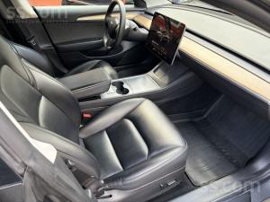 Grey Tesla Model 3 2022 in Riga, with an engine capacity of 0.00 L and mileage of 124 thousand km for 27300 €, photo 7 on AUTOMOTO.COM.LV