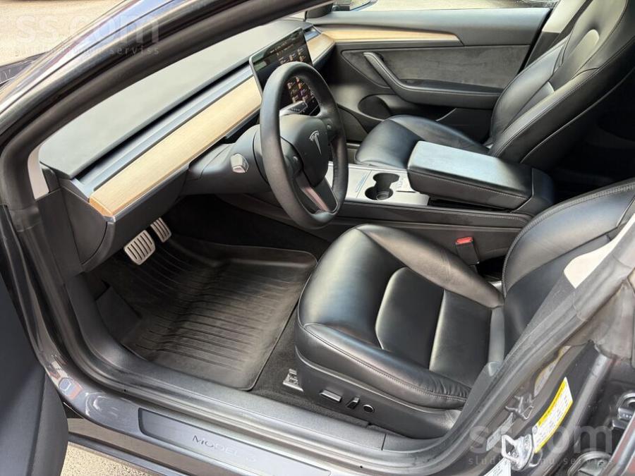 Grey Tesla Model 3 2022 in Riga, with an engine capacity of 0.00 L and mileage of 124 thousand km for 27300 €, photo 9 on AUTOMOTO.COM.LV