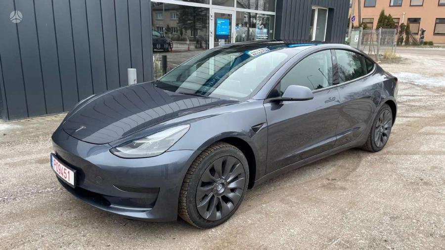 Grey Tesla Model 3 2023 in Utena, with an engine capacity of 0.00 L and mileage of 171 thousand km for 24250 €, photo 2 on AUTOMOTO.COM.LV