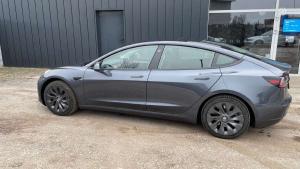 Grey Tesla Model 3 2023 in Utena, with an engine capacity of 0.00 L and mileage of 171 thousand km for 24250 €, photo 4 on AUTOMOTO.COM.LV