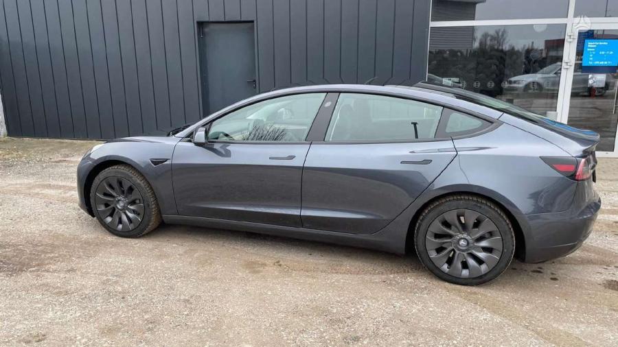 Grey Tesla Model 3 2023 in Utena, with an engine capacity of 0.00 L and mileage of 171 thousand km for 24250 €, photo 4 on AUTOMOTO.COM.LV