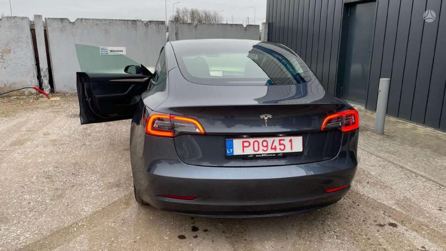 Grey Tesla Model 3 2023 in Utena, with an engine capacity of 0.00 L and mileage of 171 thousand km for 24250 €, photo 5 on AUTOMOTO.COM.LV