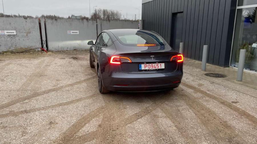 Grey Tesla Model 3 2023 in Utena, with an engine capacity of 0.00 L and mileage of 171 thousand km for 24250 €, photo 6 on AUTOMOTO.COM.LV