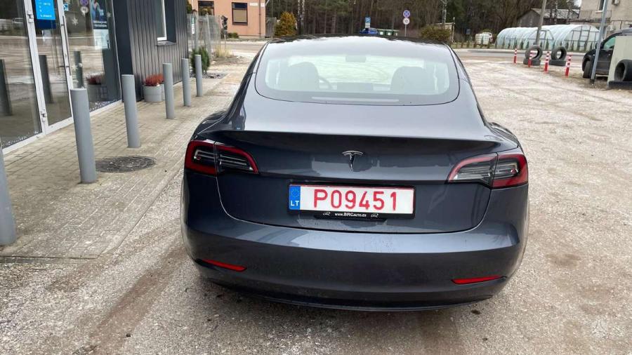 Grey Tesla Model 3 2023 in Utena, with an engine capacity of 0.00 L and mileage of 171 thousand km for 24250 €, photo 7 on AUTOMOTO.COM.LV