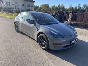 Pelēks Tesla Model 3 2023 Viļņa, ar dzinēja tilpumu 0.00 L un nobraukumu 23 tūkst. km par 28000 €, foto 2 vietnē AUTOMOTO.COM.LV