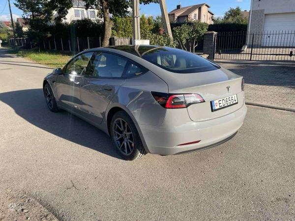 Pelēks Tesla Model 3 2023 Viļņa, ar dzinēja tilpumu 0.00 L un nobraukumu 23 tūkst. km par 28000 €, foto 4 vietnē AUTOMOTO.COM.LV