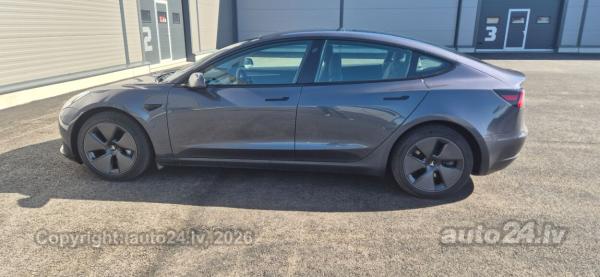 Grey Tesla Model 3 2023 in Parnu, with an engine capacity of 0.00 L and mileage of 63 thousand km for 31990 €, photo 4 on AUTOMOTO.COM.LV
