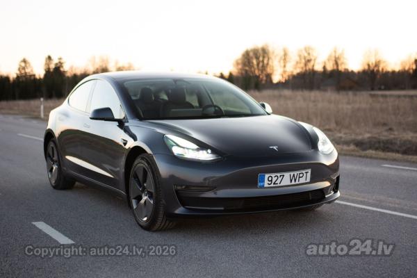 Pelēks Tesla Model 3 2023 Pērnava, ar dzinēja tilpumu 0.00 L un nobraukumu 50 tūkst. km par 28990 €, foto 1 vietnē AUTOMOTO.COM.LV