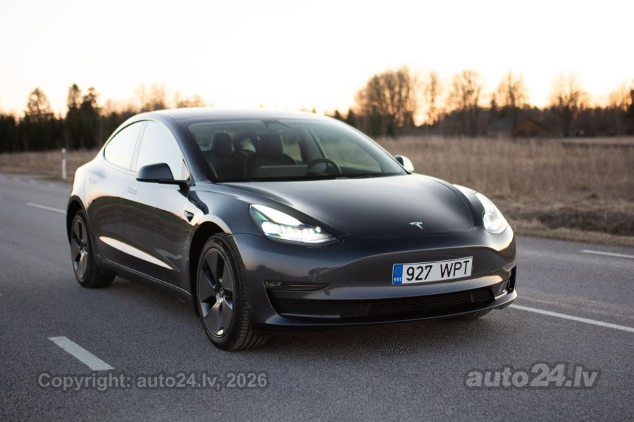 Pelēks Tesla Model 3 2023 Pērnava, ar dzinēja tilpumu 0.00 L un nobraukumu 50 tūkst. km par 28990 €, foto 1 vietnē AUTOMOTO.COM.LV