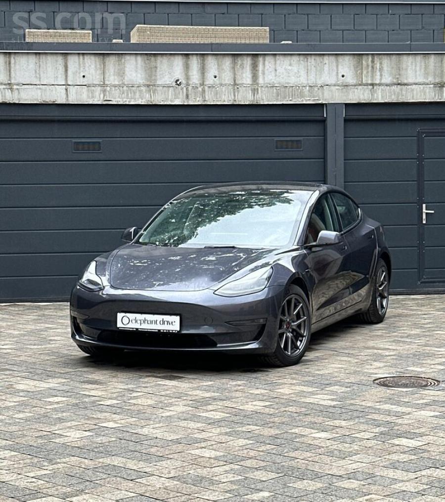 Grey Tesla Model 3 2023 in Riga, with an engine capacity of 0.00 L and mileage of 36 thousand km for 32870 €, photo 1 on AUTOMOTO.COM.LV