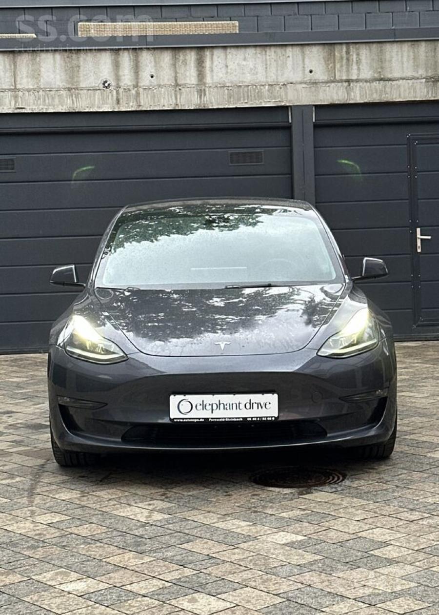 Grey Tesla Model 3 2023 in Riga, with an engine capacity of 0.00 L and mileage of 36 thousand km for 32870 €, photo 3 on AUTOMOTO.COM.LV