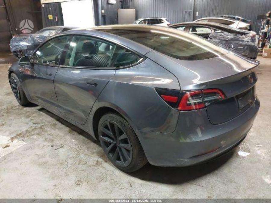 Pelēks Tesla Model 3 2023 Klaipėda, ar dzinēja tilpumu 0.00 L un nobraukumu 20 tūkst. km par 18850 €, foto 4 vietnē AUTOMOTO.COM.LV