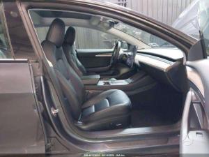 Pelēks Tesla Model 3 2023 Klaipėda, ar dzinēja tilpumu 0.00 L un nobraukumu 20 tūkst. km par 18850 €, foto 6 vietnē AUTOMOTO.COM.LV