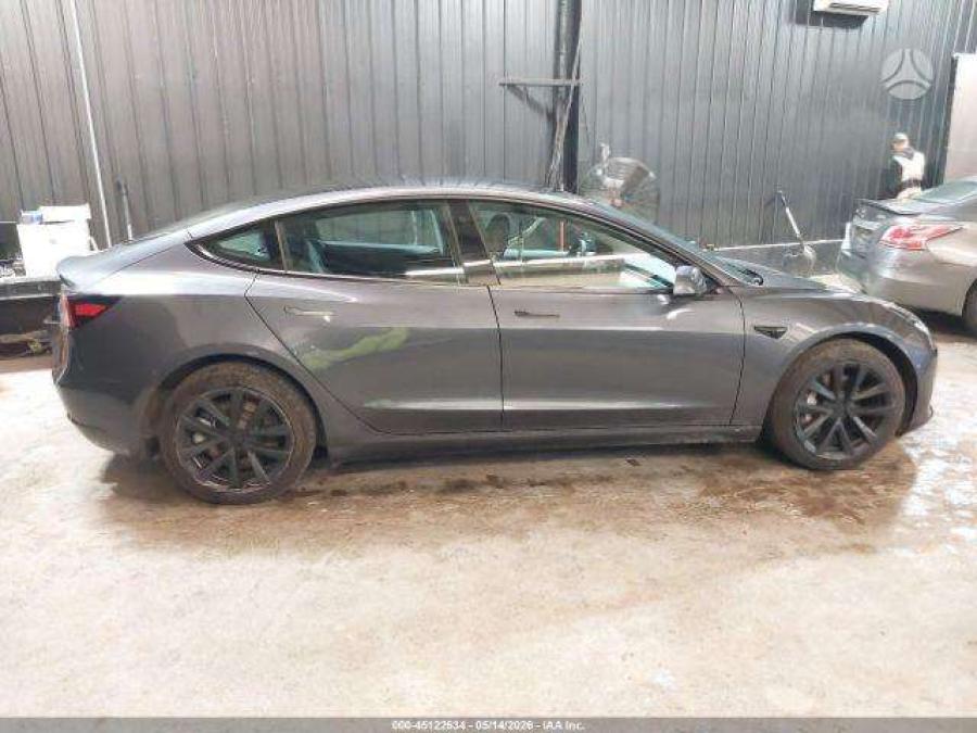 Pelēks Tesla Model 3 2023 Klaipėda, ar dzinēja tilpumu 0.00 L un nobraukumu 20 tūkst. km par 18850 €, foto 12 vietnē AUTOMOTO.COM.LV