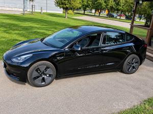 Grey Tesla Model 3 2023 in Riga, with an engine capacity of 0.00 L and mileage of 73 thousand km for 27600 €, photo 3 on AUTOMOTO.COM.LV