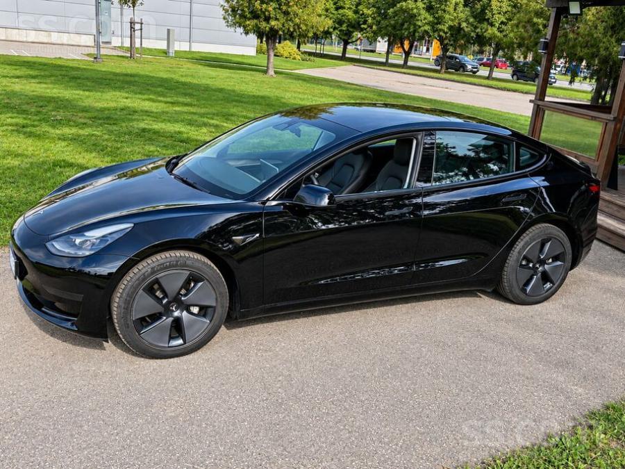 Grey Tesla Model 3 2023 in Riga, with an engine capacity of 0.00 L and mileage of 73 thousand km for 27600 €, photo 3 on AUTOMOTO.COM.LV