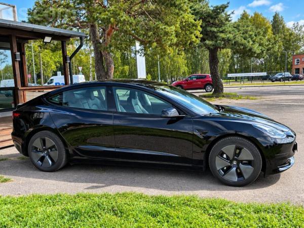 Grey Tesla Model 3 2023 in Riga, with an engine capacity of 0.00 L and mileage of 73 thousand km for 27600 €, photo 6 on AUTOMOTO.COM.LV
