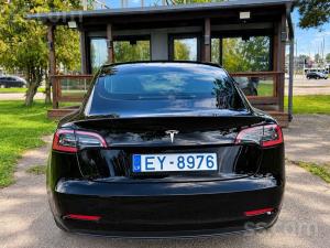 Grey Tesla Model 3 2023 in Riga, with an engine capacity of 0.00 L and mileage of 73 thousand km for 27600 €, photo 8 on AUTOMOTO.COM.LV