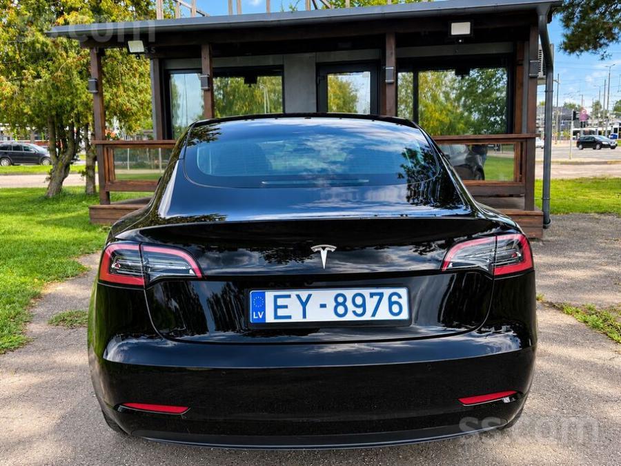 Grey Tesla Model 3 2023 in Riga, with an engine capacity of 0.00 L and mileage of 73 thousand km for 27600 €, photo 8 on AUTOMOTO.COM.LV