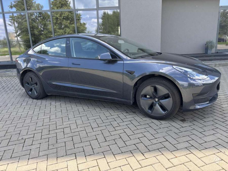 Pelēks Tesla Model 3 2023 Kauņa, ar dzinēja tilpumu 0.00 L un nobraukumu 20 tūkst. km par 22300 €, foto 4 vietnē AUTOMOTO.COM.LV