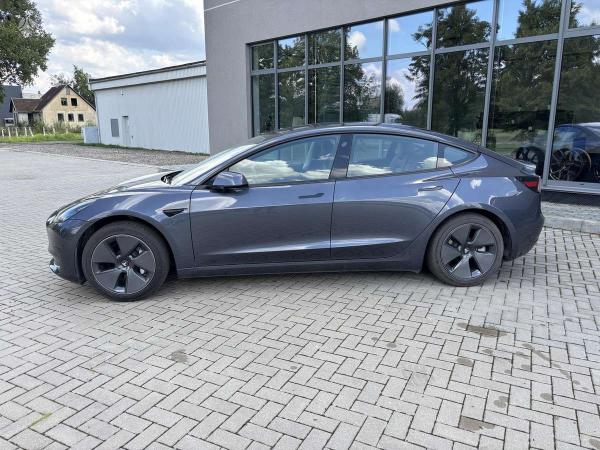 Grey Tesla Model 3 2023 in Kaunas, with an engine capacity of 0.00 L and mileage of 20 thousand km for 22300 €, photo 4 on AUTOMOTO.COM.LV