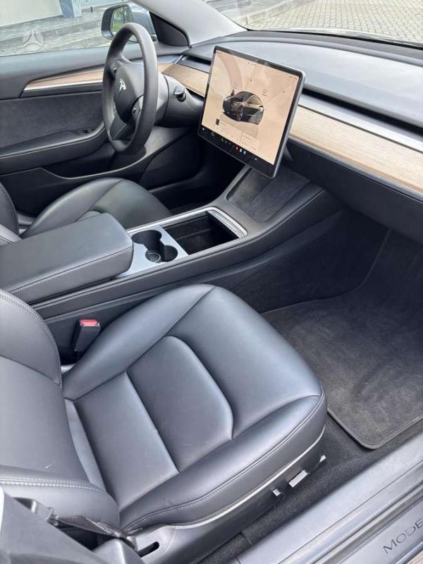 Grey Tesla Model 3 2023 in Kaunas, with an engine capacity of 0.00 L and mileage of 20 thousand km for 22300 €, photo 9 on AUTOMOTO.COM.LV