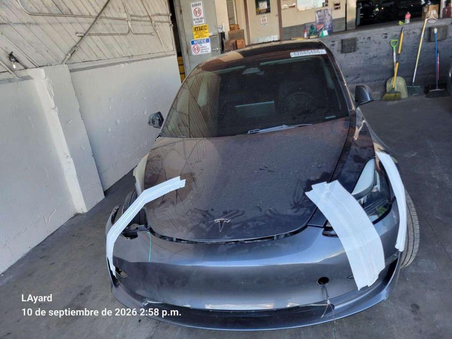 Pelēks Tesla Model 3 2023 Klaipėda, ar dzinēja tilpumu 0.00 L un nobraukumu 48 tūkst. km par 10800 €, foto 3 vietnē AUTOMOTO.COM.LV
