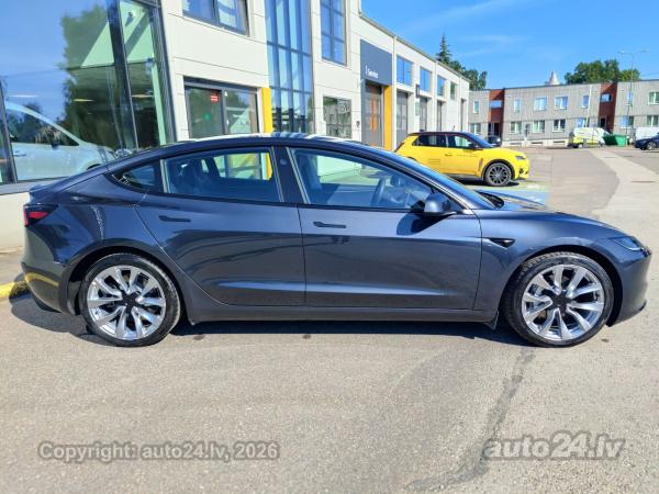 Grey Tesla Model 3 2024 in Tartu, with an engine capacity of 0.00 L and mileage of 42 thousand km for 44900 €, photo 4 on AUTOMOTO.COM.LV
