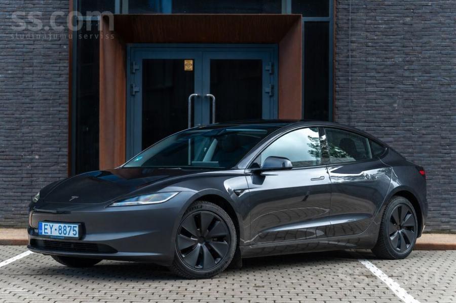 Grey Tesla Model 3 2024 in Riga, with an engine capacity of 0.00 L and mileage of 103 thousand km for 37900 €, photo 3 on AUTOMOTO.COM.LV