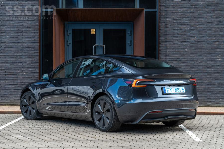 Grey Tesla Model 3 2024 in Riga, with an engine capacity of 0.00 L and mileage of 103 thousand km for 37900 €, photo 4 on AUTOMOTO.COM.LV
