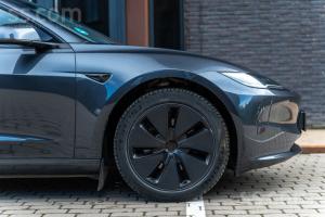 Grey Tesla Model 3 2024 in Riga, with an engine capacity of 0.00 L and mileage of 103 thousand km for 37900 €, photo 8 on AUTOMOTO.COM.LV