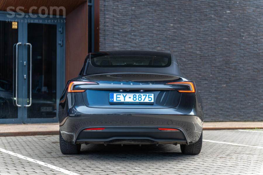 Grey Tesla Model 3 2024 in Riga, with an engine capacity of 0.00 L and mileage of 103 thousand km for 37900 €, photo 10 on AUTOMOTO.COM.LV