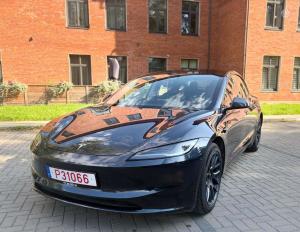 Grey Tesla Model 3 2024 in Kaunas, with an engine capacity of 0.00 L and mileage of 11 thousand km for 29990 €, photo 3 on AUTOMOTO.COM.LV